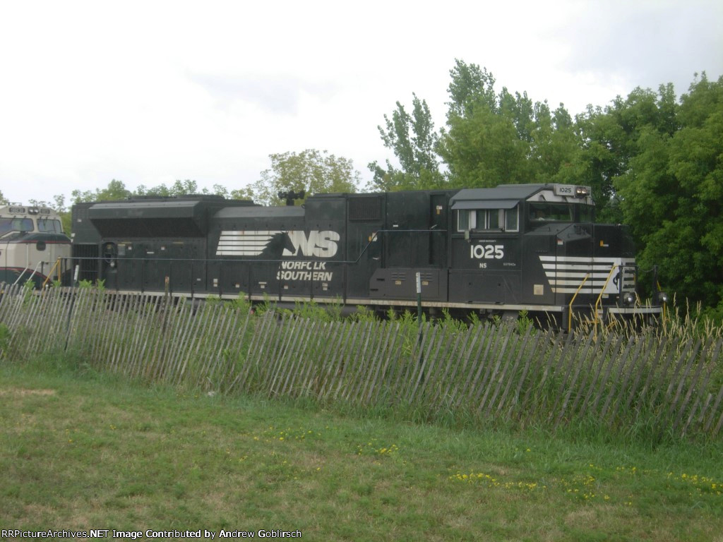 NS 1025